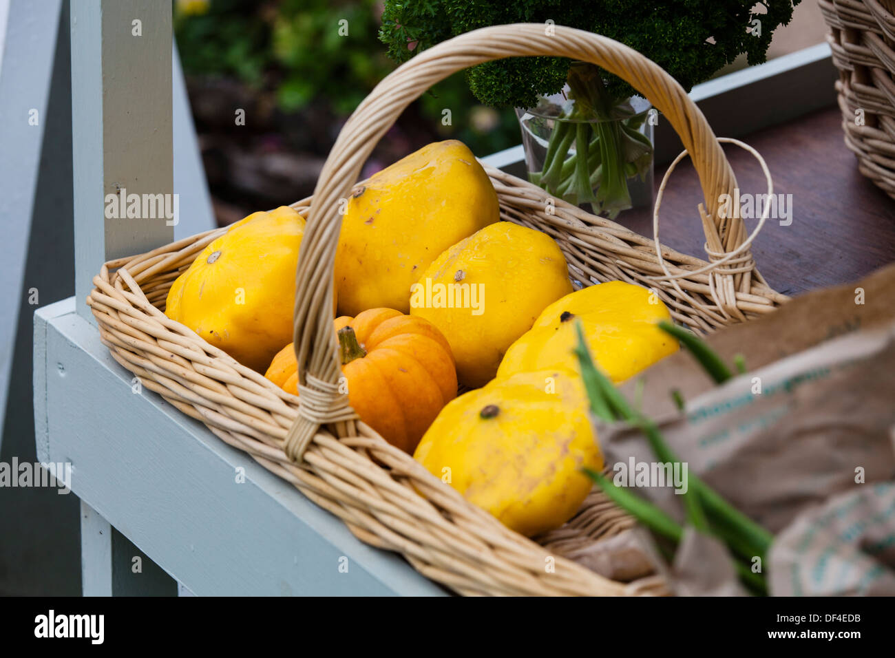 Market stall uk basket hi-res stock photography and images - Alamy