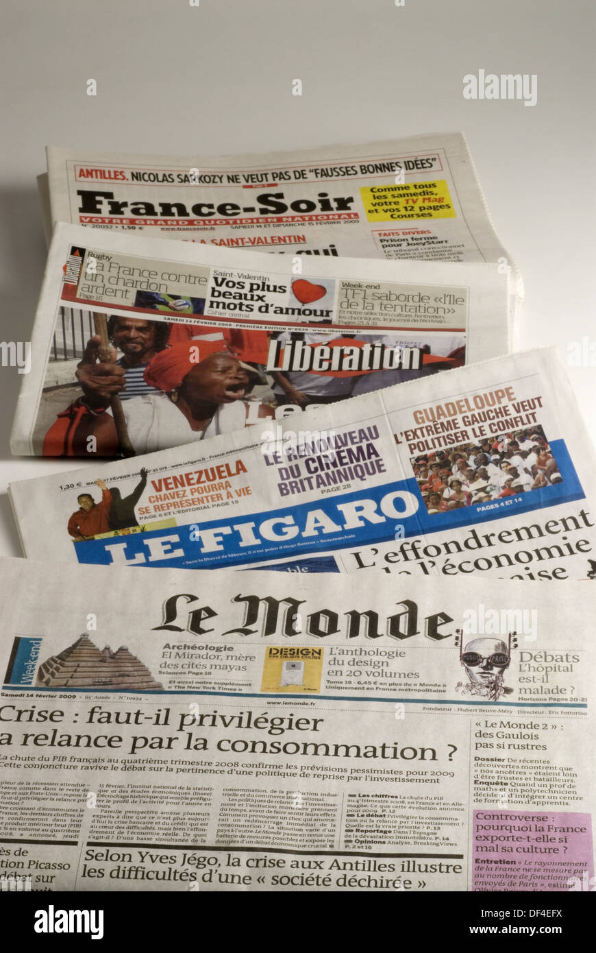 French newspapers figaro monde hi-res stock photography and images - Alamy