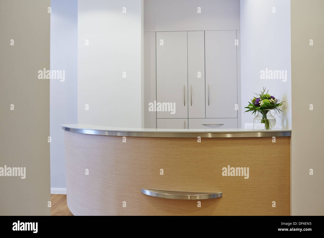 Empty office reception hi-res stock photography and images - Alamy