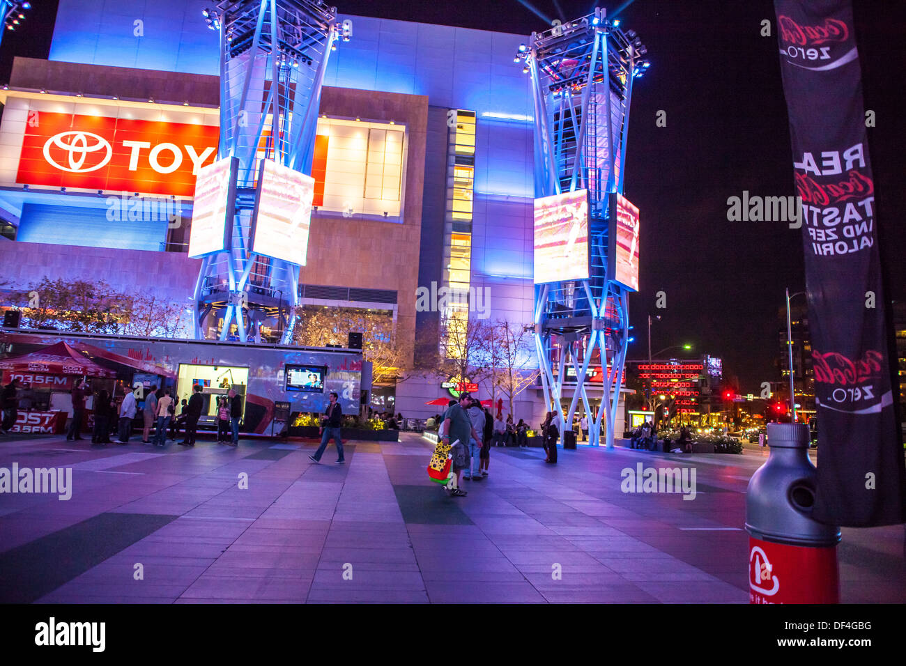 Nokia Plaza in Los Angeles at night with restaurants and Staples center ...