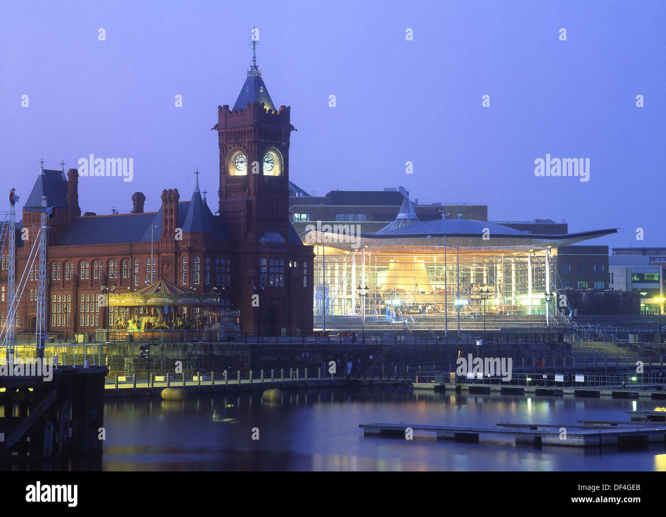 Pierhead building night cardiff bay hi-res stock photography and images ...