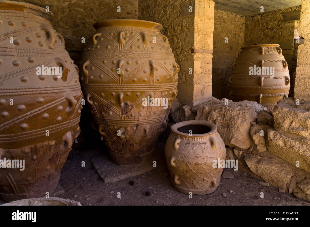 The Magazine of the Giant Minoan Pithoi in Knossos palace Stock Photo ...