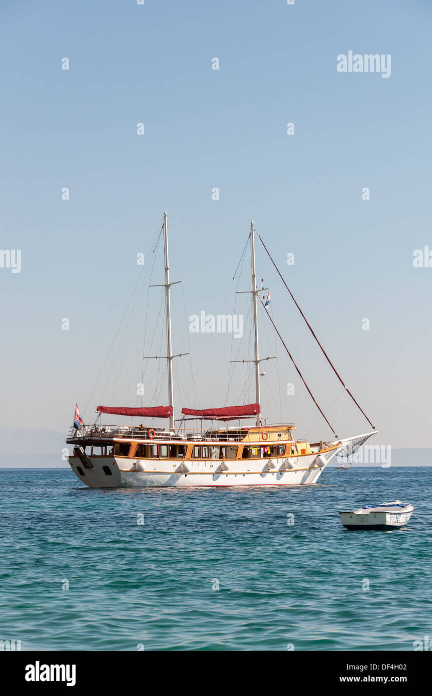 Two mast ship hi-res stock photography and images - Alamy