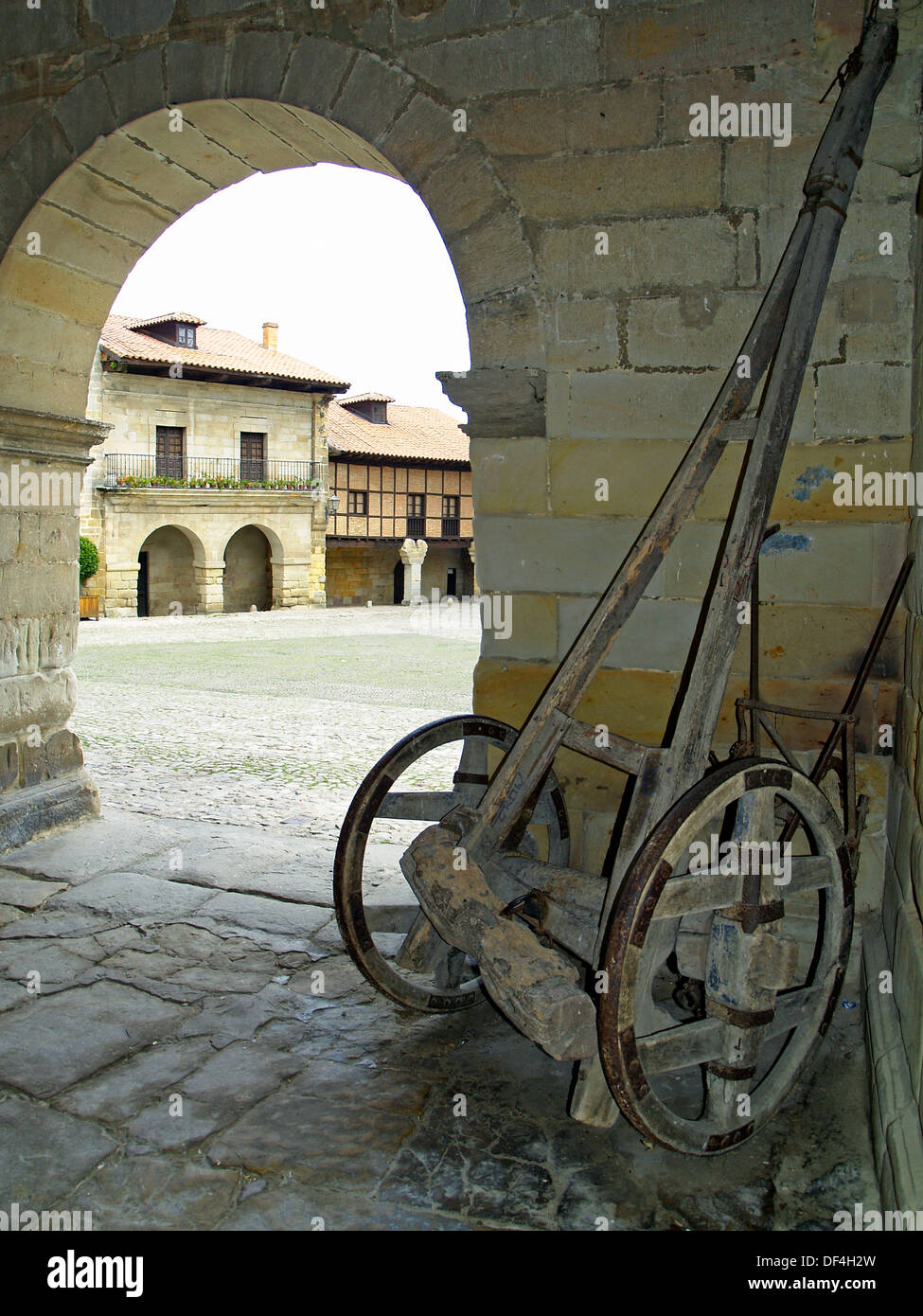 An old cart in Santillana del Mar, Spain Stock Photo - Alamy