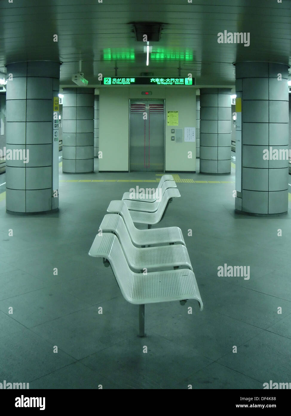 Subway Station Waiting Area Stock Photo - Alamy