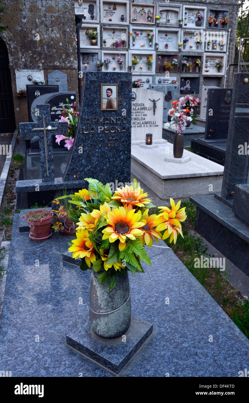 Italy grave wall hi-res stock photography and images - Alamy