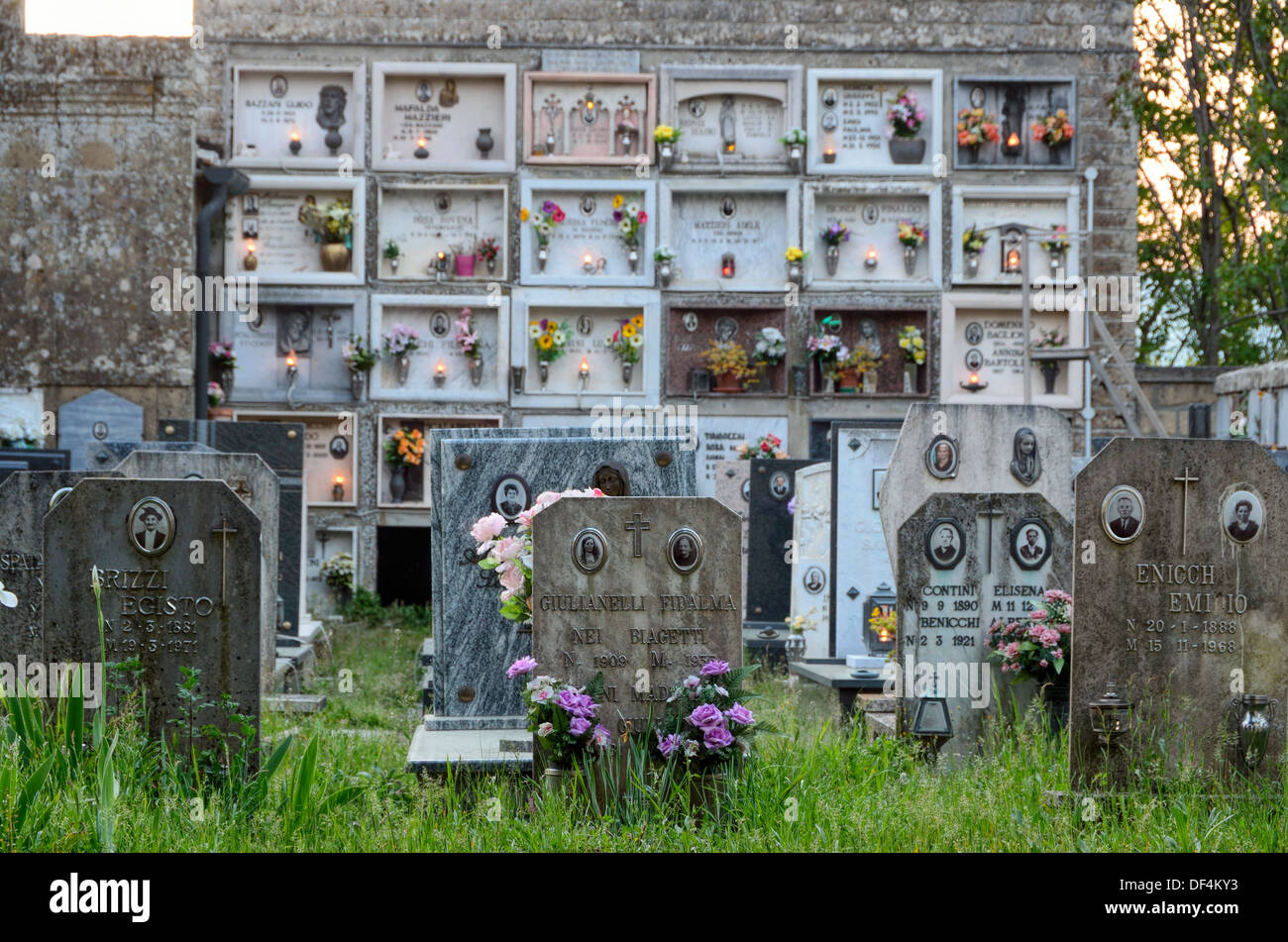 Italy grave wall hi-res stock photography and images - Alamy