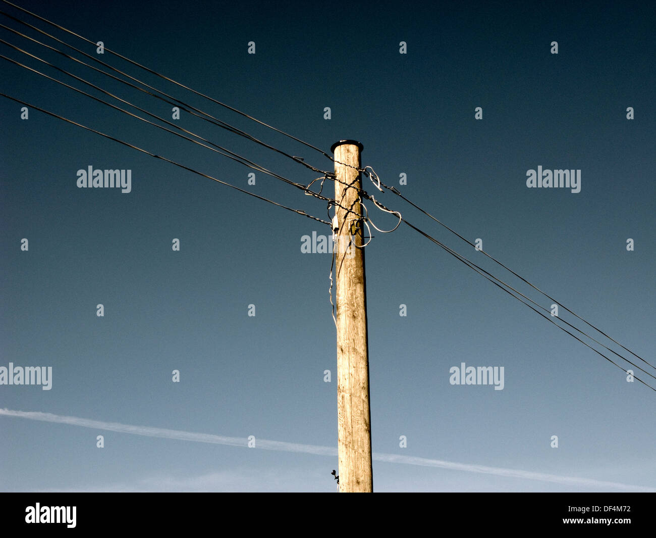Wood telephone pole hi-res stock photography and images - Alamy