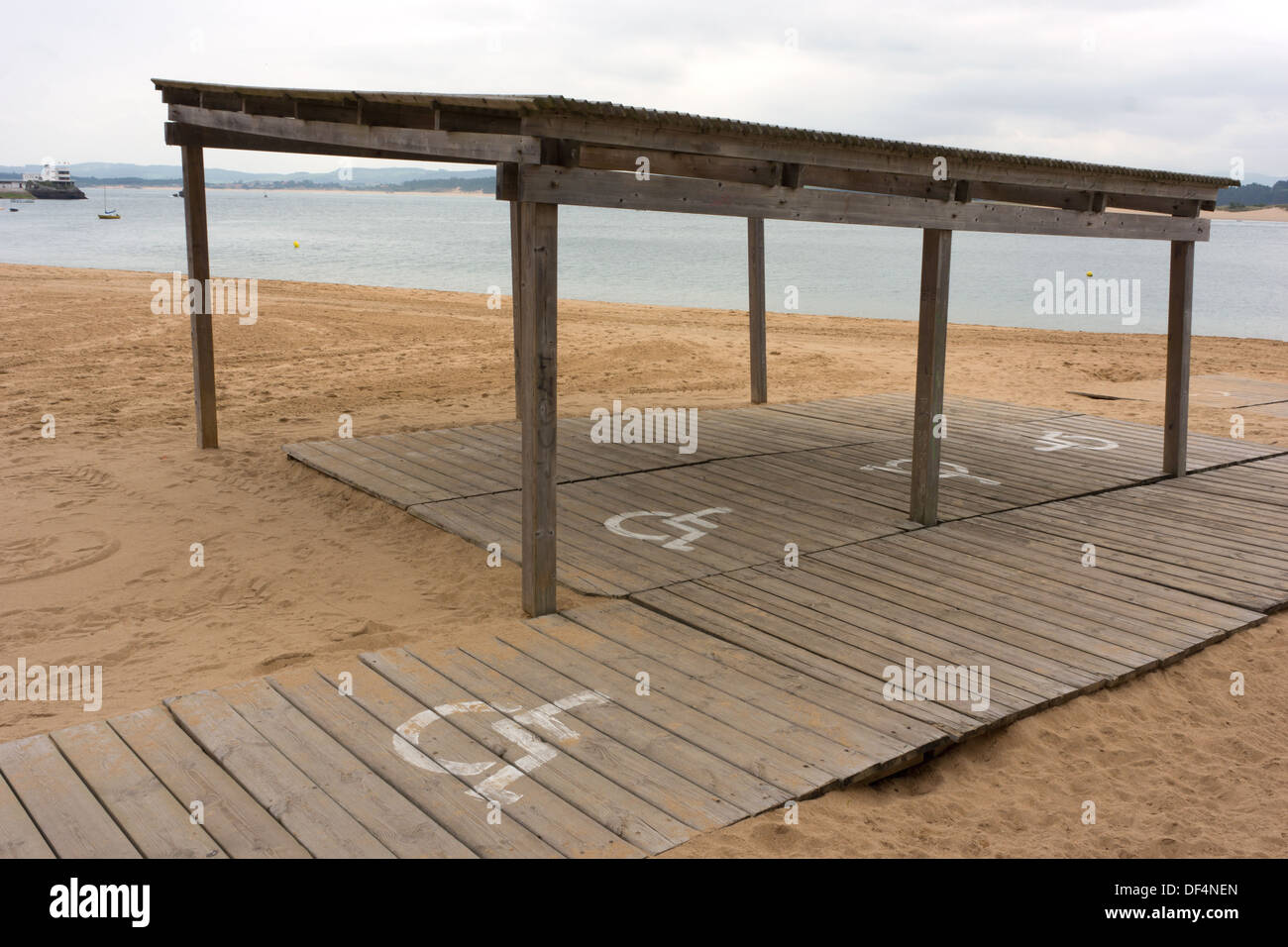 Disabled beach access hi-res stock photography and images - Alamy