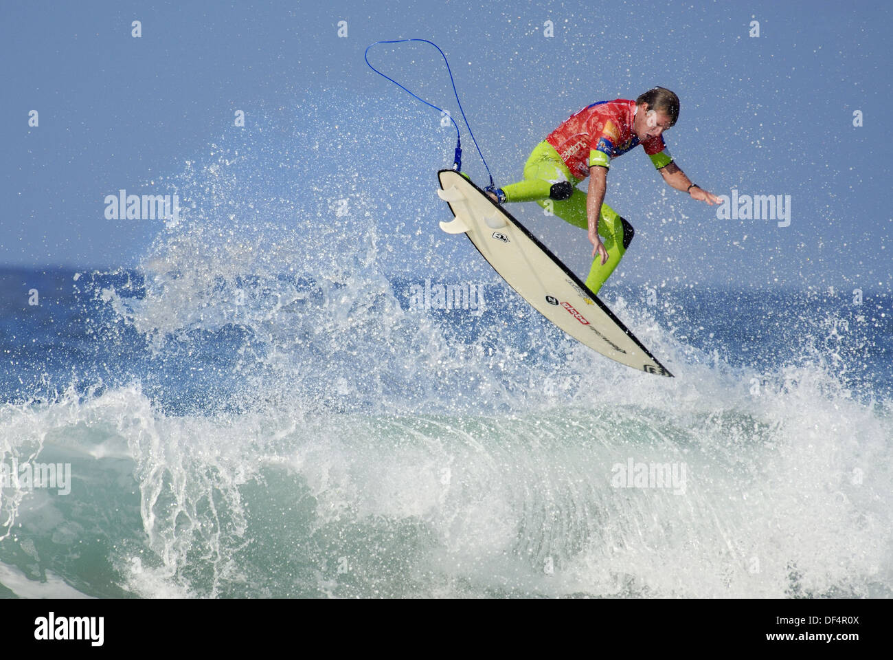 Surfing mundaka hi-res stock photography and images - Alamy