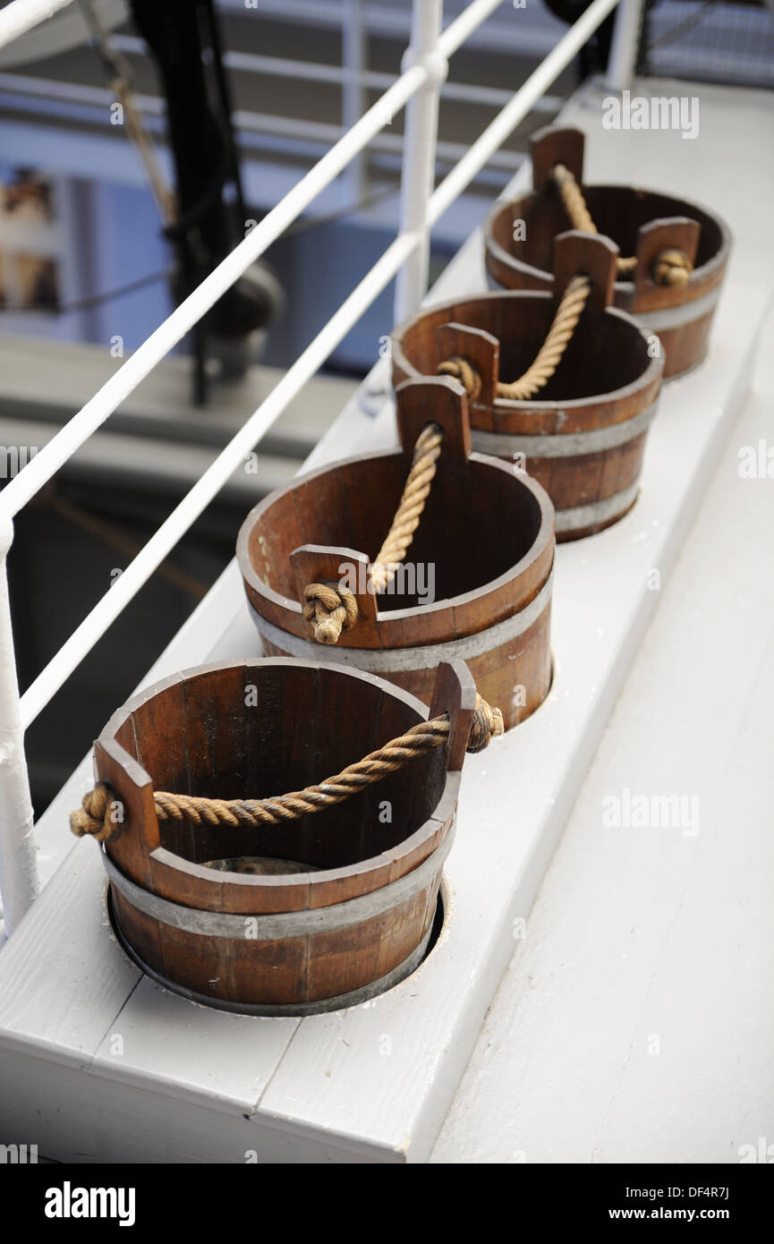 Bucket ship hi-res stock photography and images - Alamy
