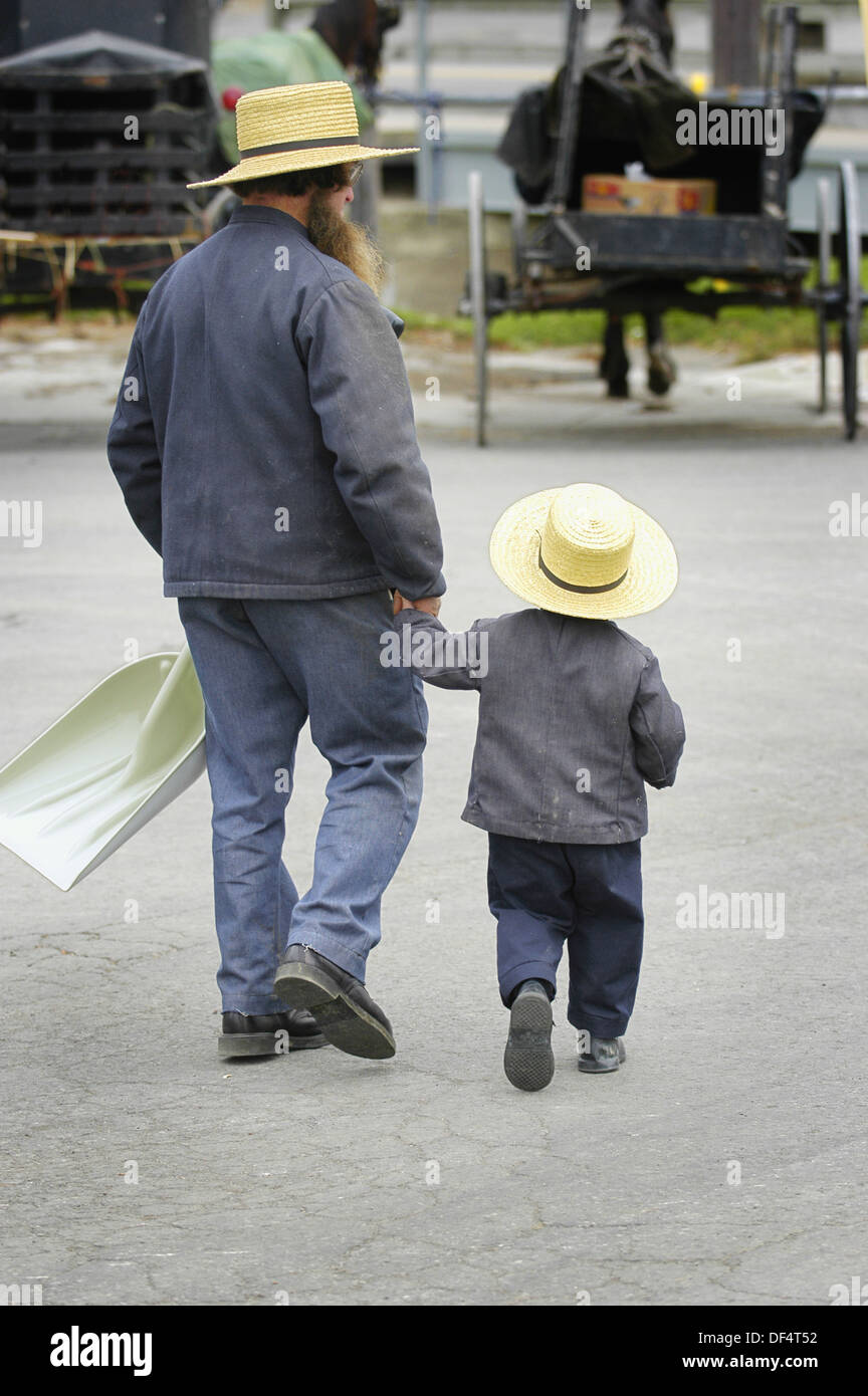 Kid amish child hi-res stock photography and images - Alamy