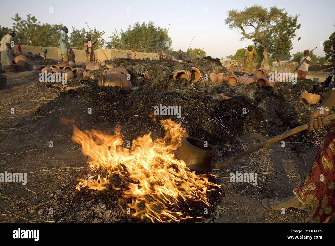 Mali pottery hi-res stock photography and images - Alamy