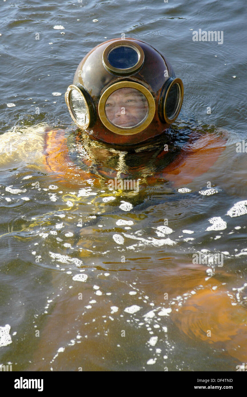 Sponge fishing diver hi-res stock photography and images - Alamy