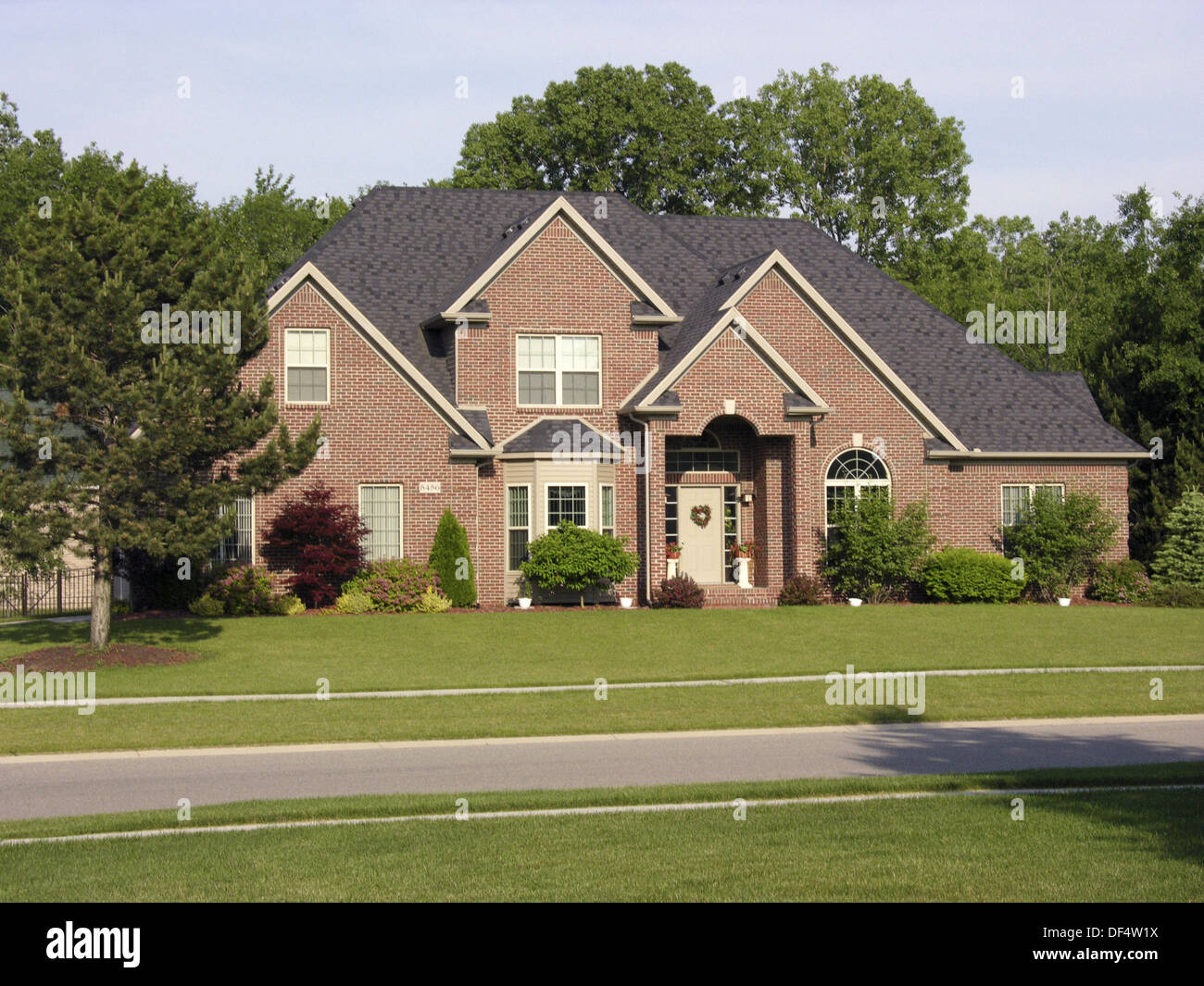 Middle class home hi-res stock photography and images - Alamy