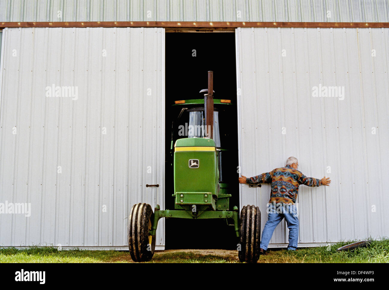 John deere tractor iowa hi-res stock photography and images - Alamy