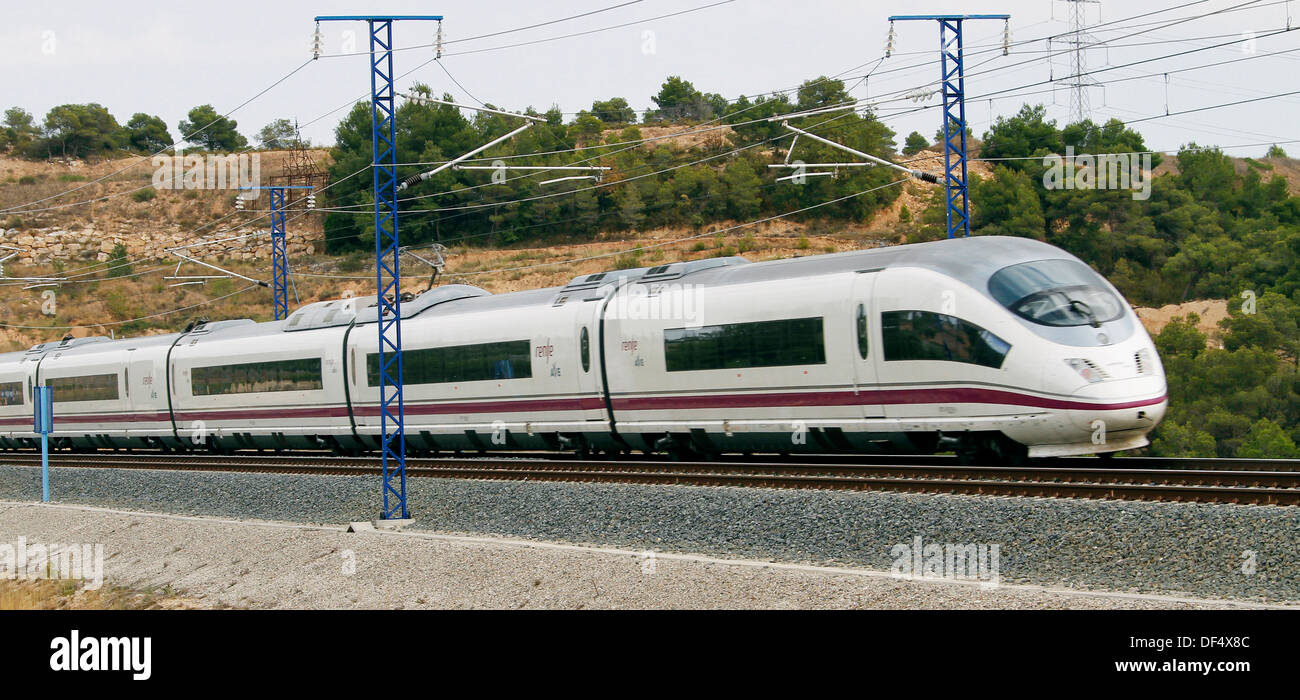 Ave 103 train hi-res stock photography and images - Alamy