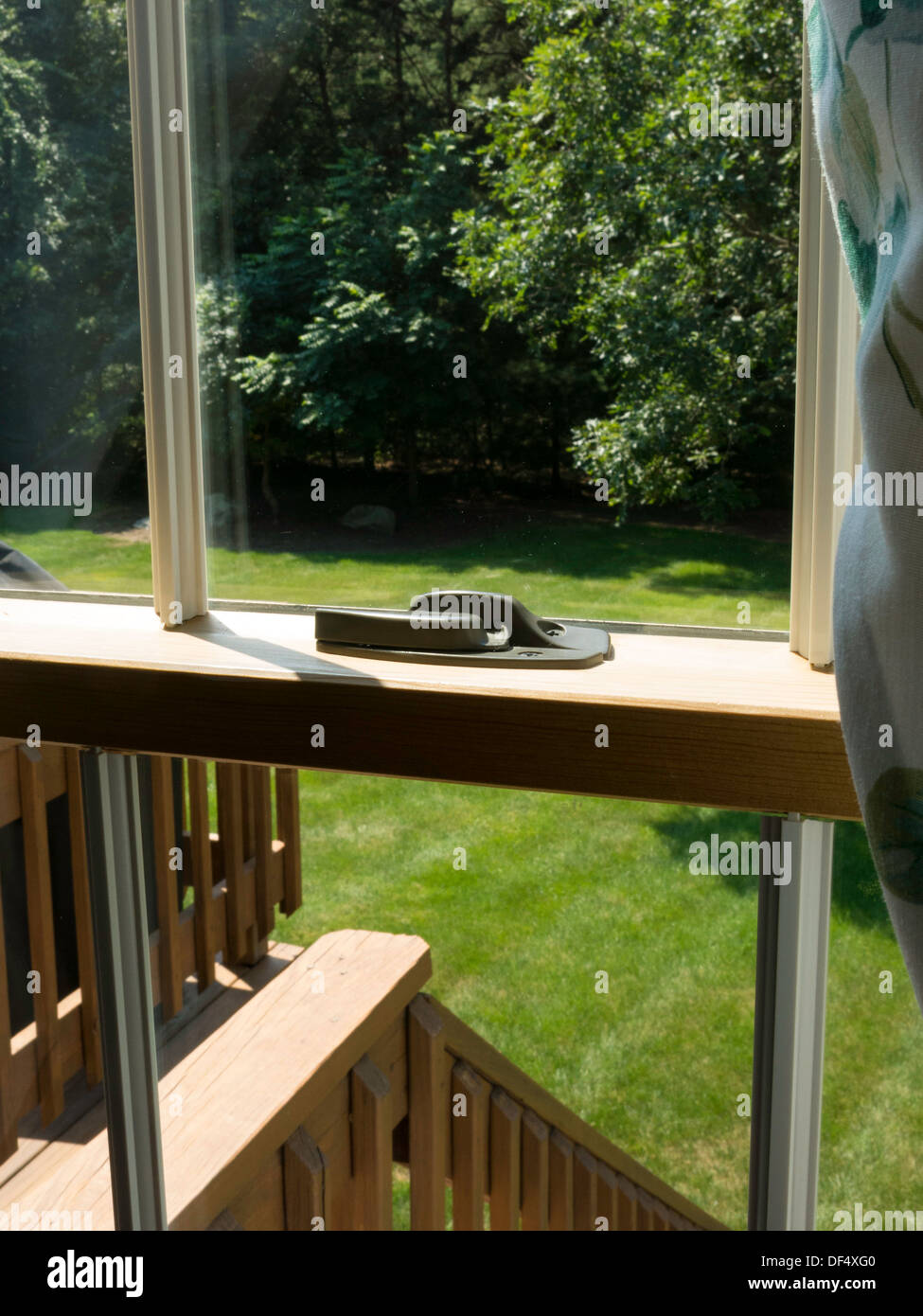 Sash window lock hi-res stock photography and images - Alamy