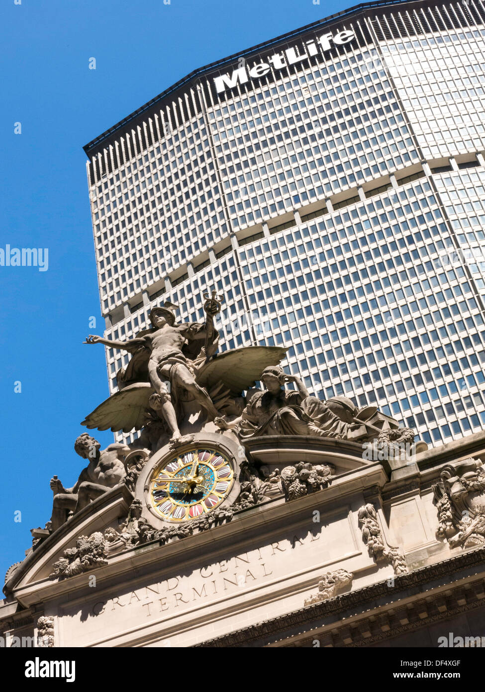Grand central terminal clock and met life hi-res stock photography and ...