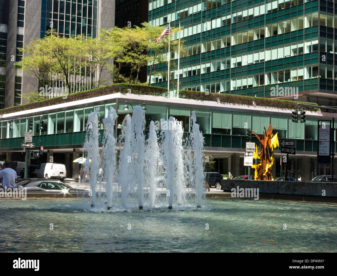 Lever house plaza hi-res stock photography and images - Alamy