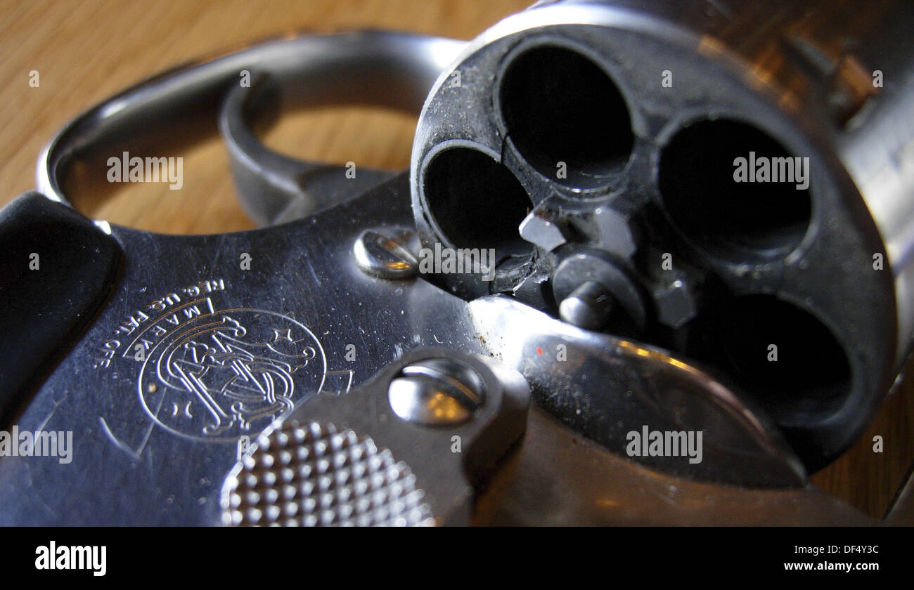 Revolver cylinder hi-res stock photography and images - Alamy