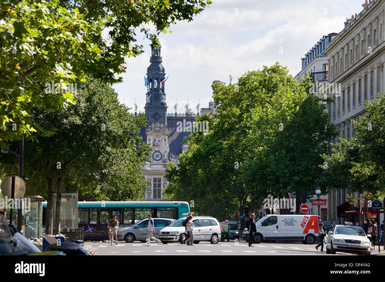 Avenue victoria paris hi-res stock photography and images - Alamy