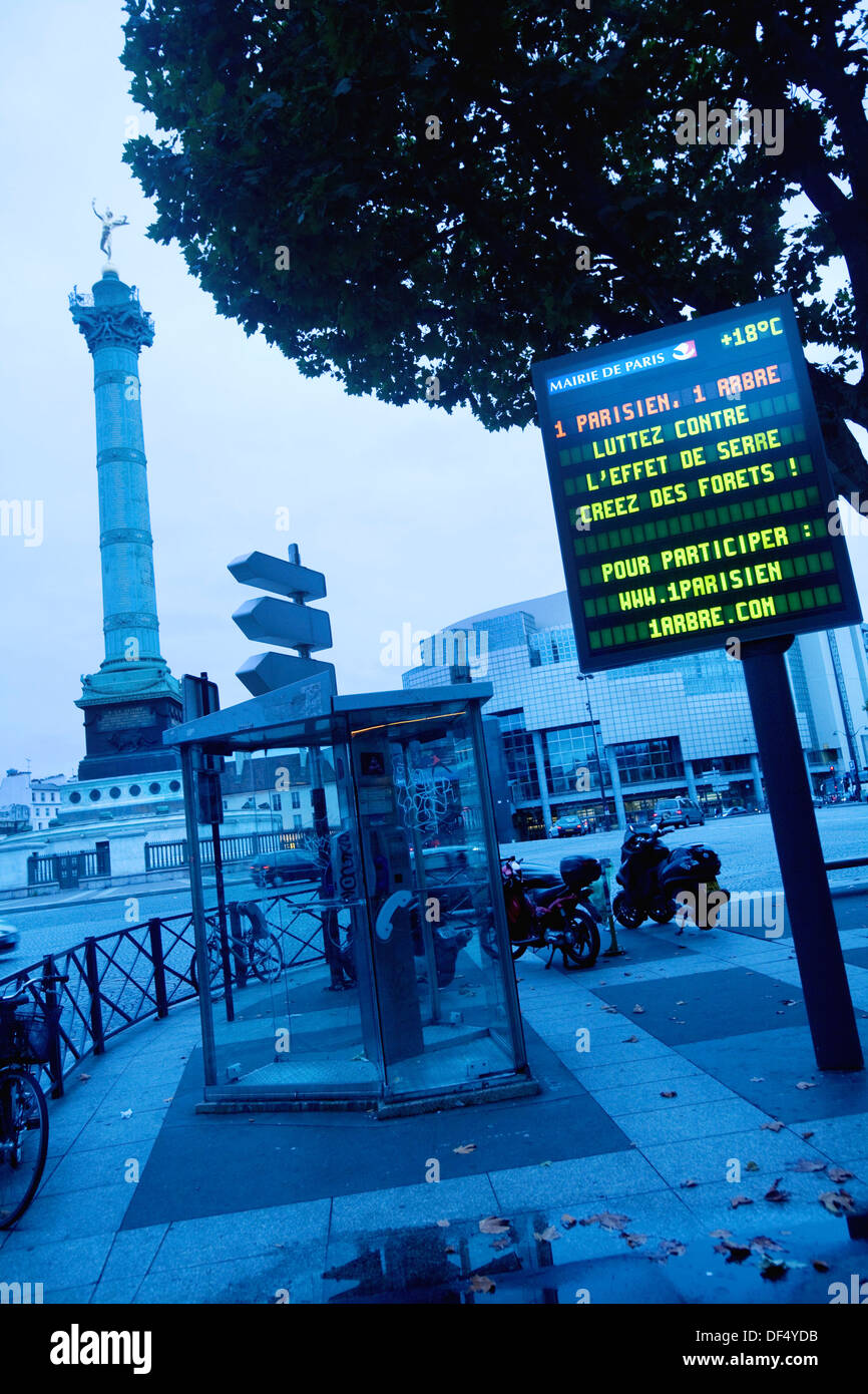 Phone booth france hi-res stock photography and images - Alamy