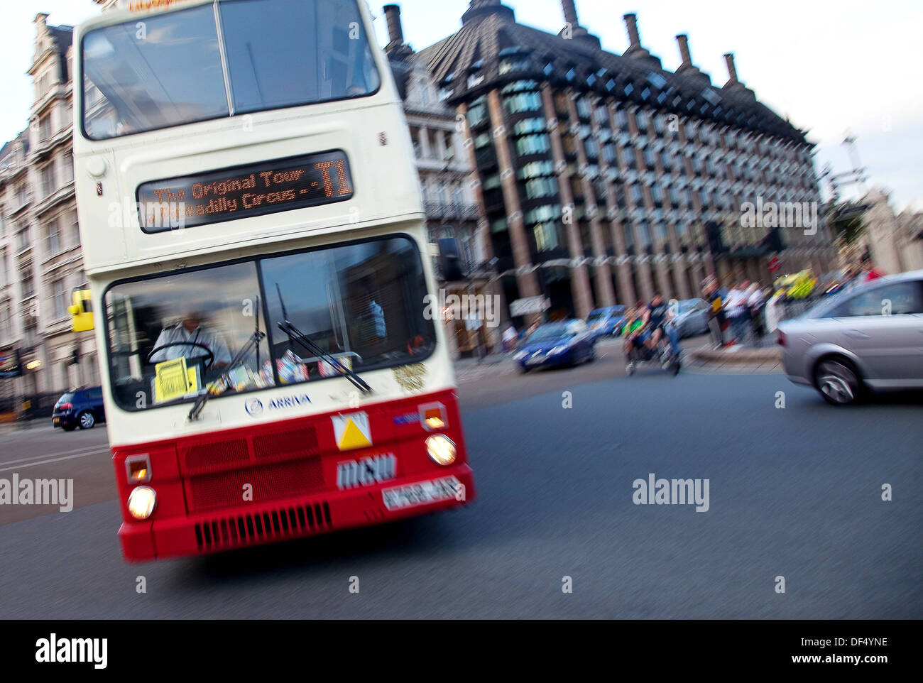 Westminster bridge street hi-res stock photography and images - Alamy