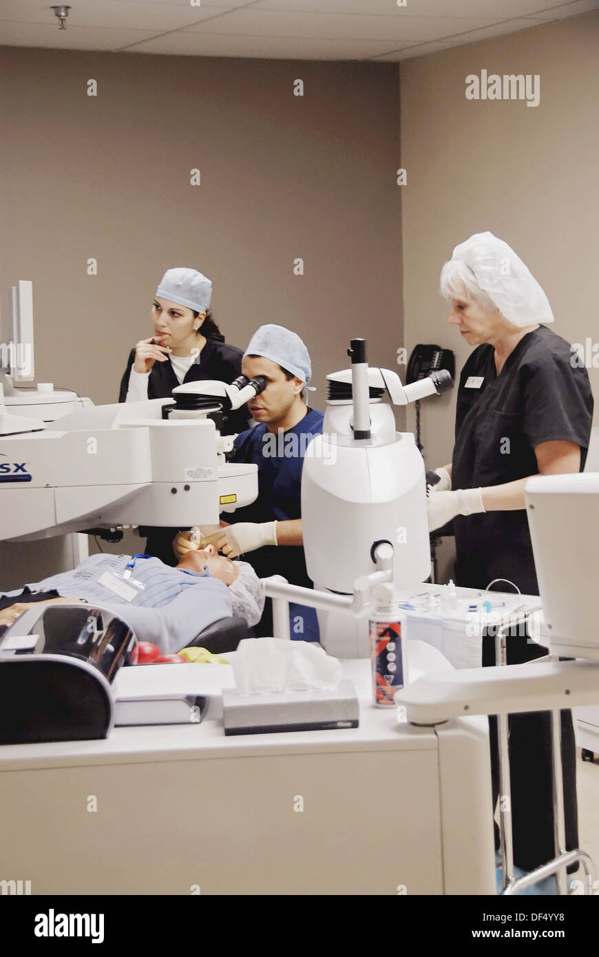 Lasik laser hi-res stock photography and images - Alamy