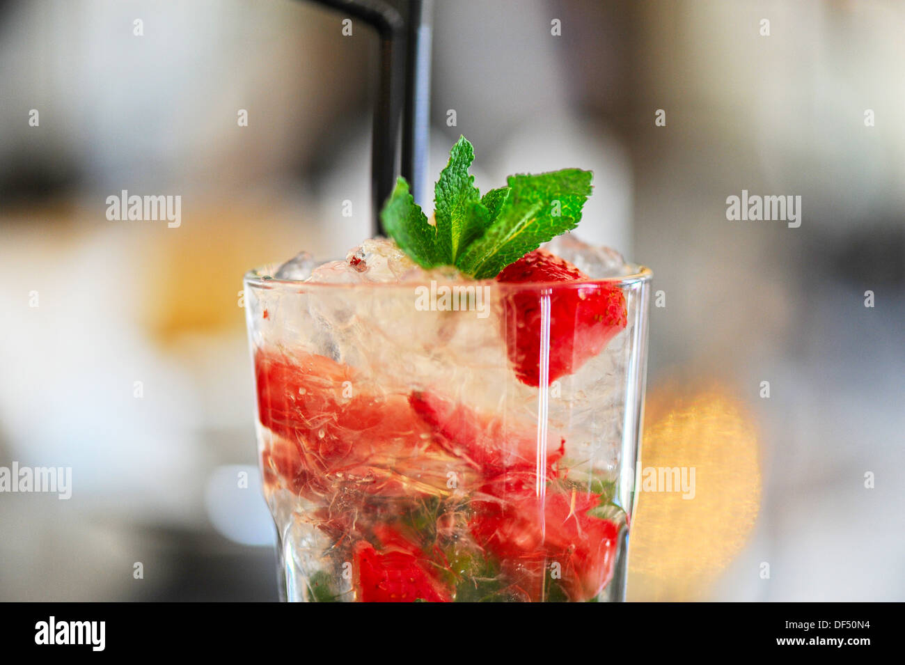 Strawberry mohito cocktail Stock Photo - Alamy