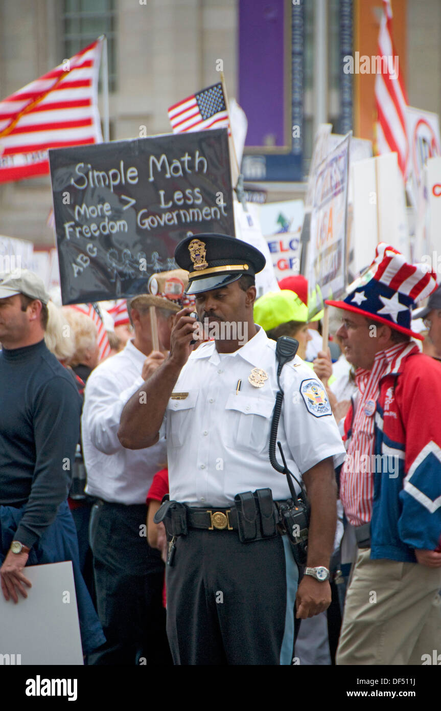 African american policewoman hi-res stock photography and images - Alamy