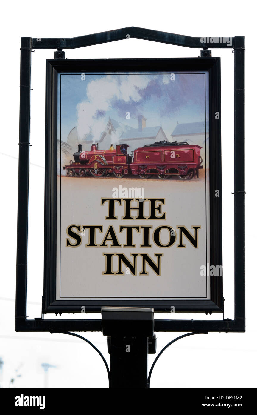 Pub sign railway hi-res stock photography and images - Alamy