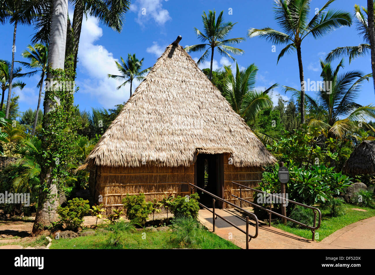 Polynesian home hi-res stock photography and images - Alamy