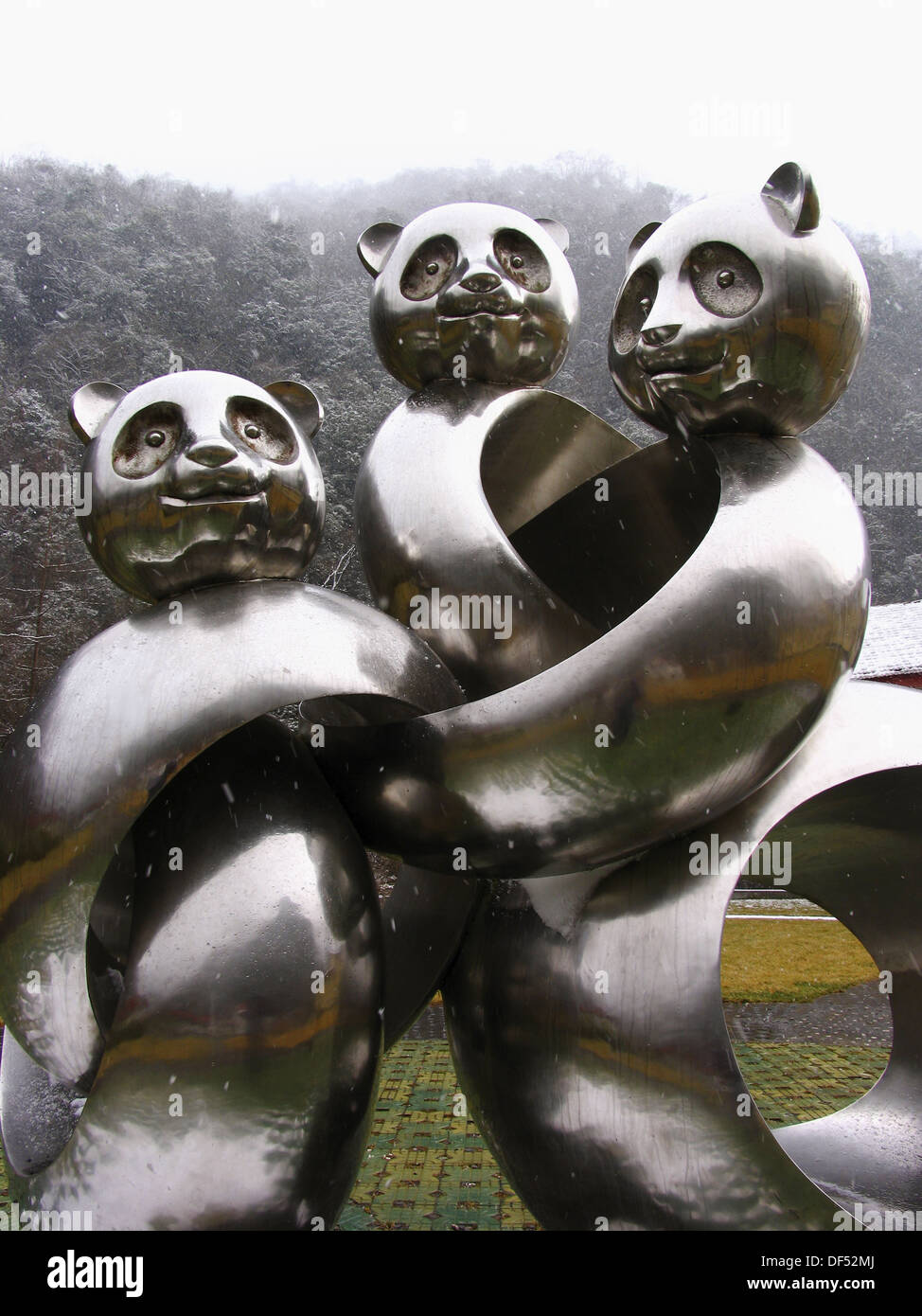 Wolong valley hi-res stock photography and images - Alamy