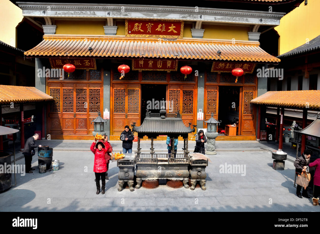 Worshipers in urn courtyard of Chinese temple Shanghai China Stock ...