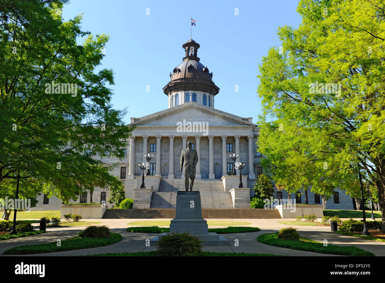 Columbia south carolina buildings statues hi-res stock photography and ...