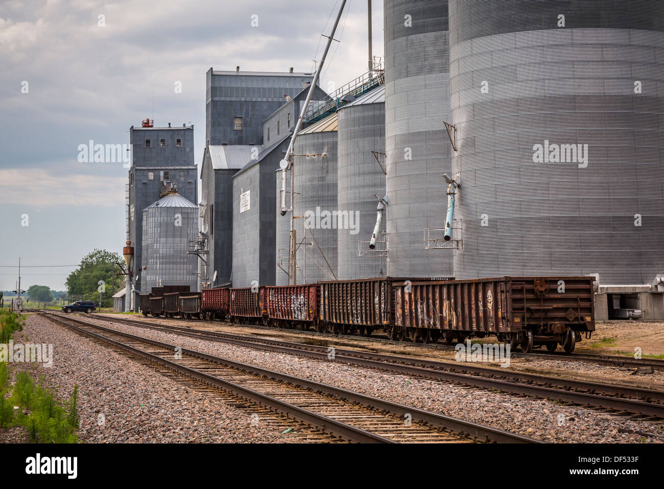 Grain storage facility with train hi-res stock photography and images ...