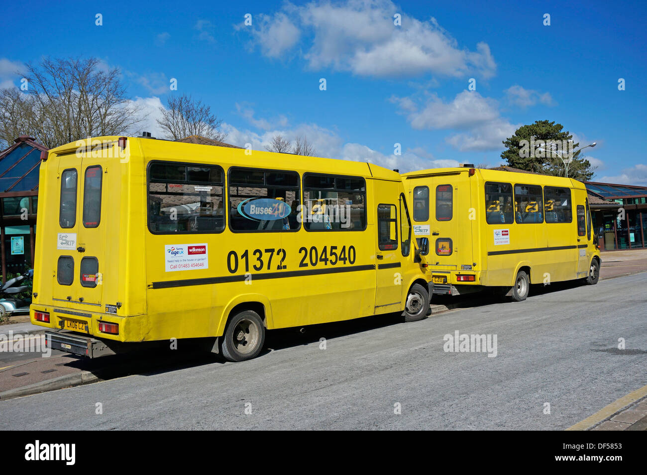 Yellow buses hi-res stock photography and images - Alamy