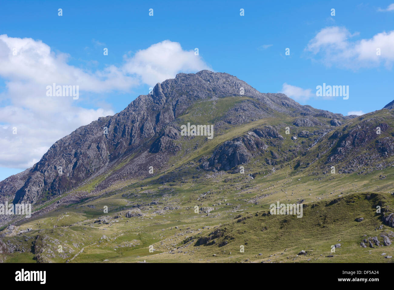 Tryfan - one of the peaks in Snowdonia above 3000 feet in height Stock ...