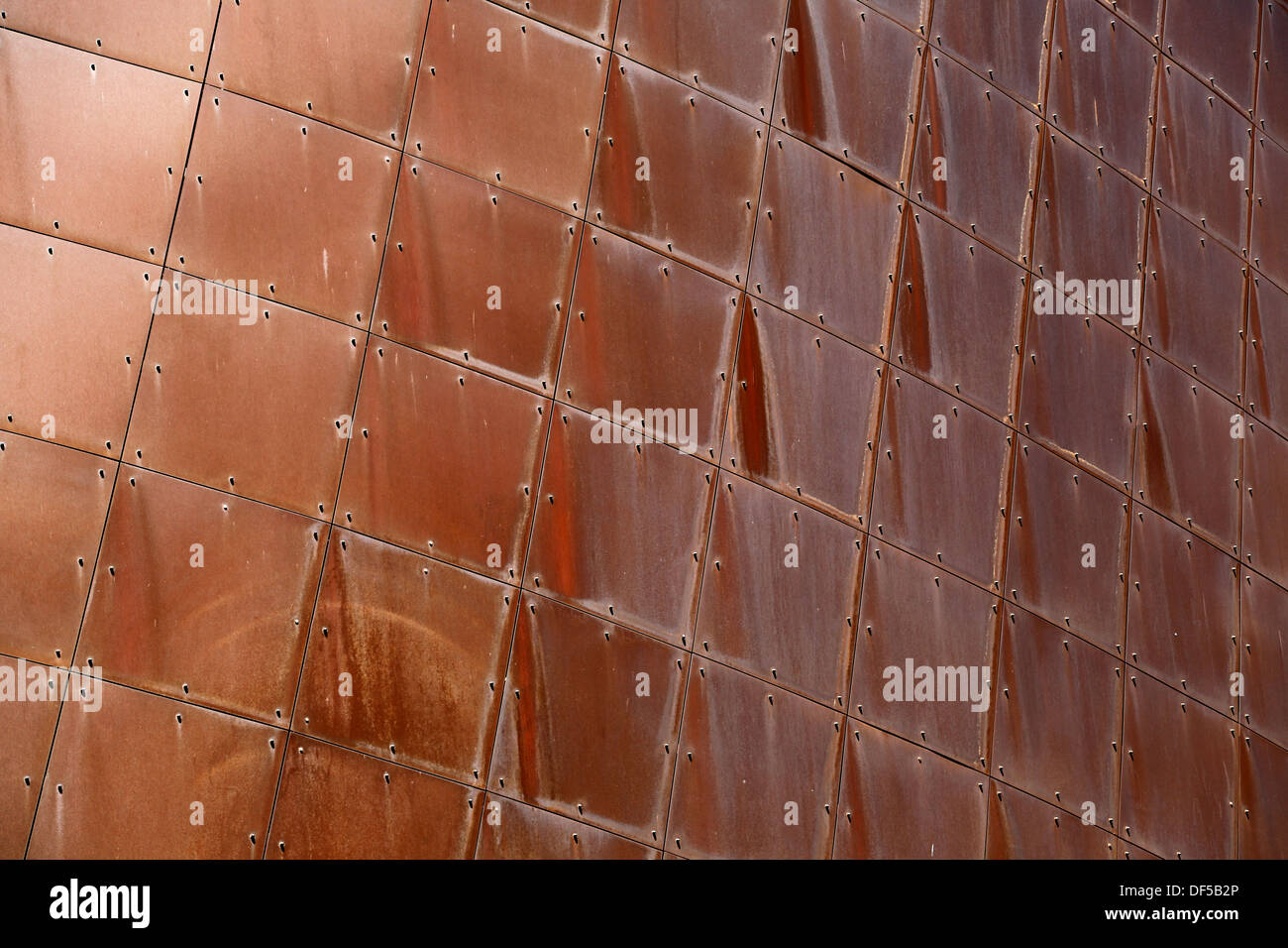 Metallic square tile pattern hi-res stock photography and images - Alamy