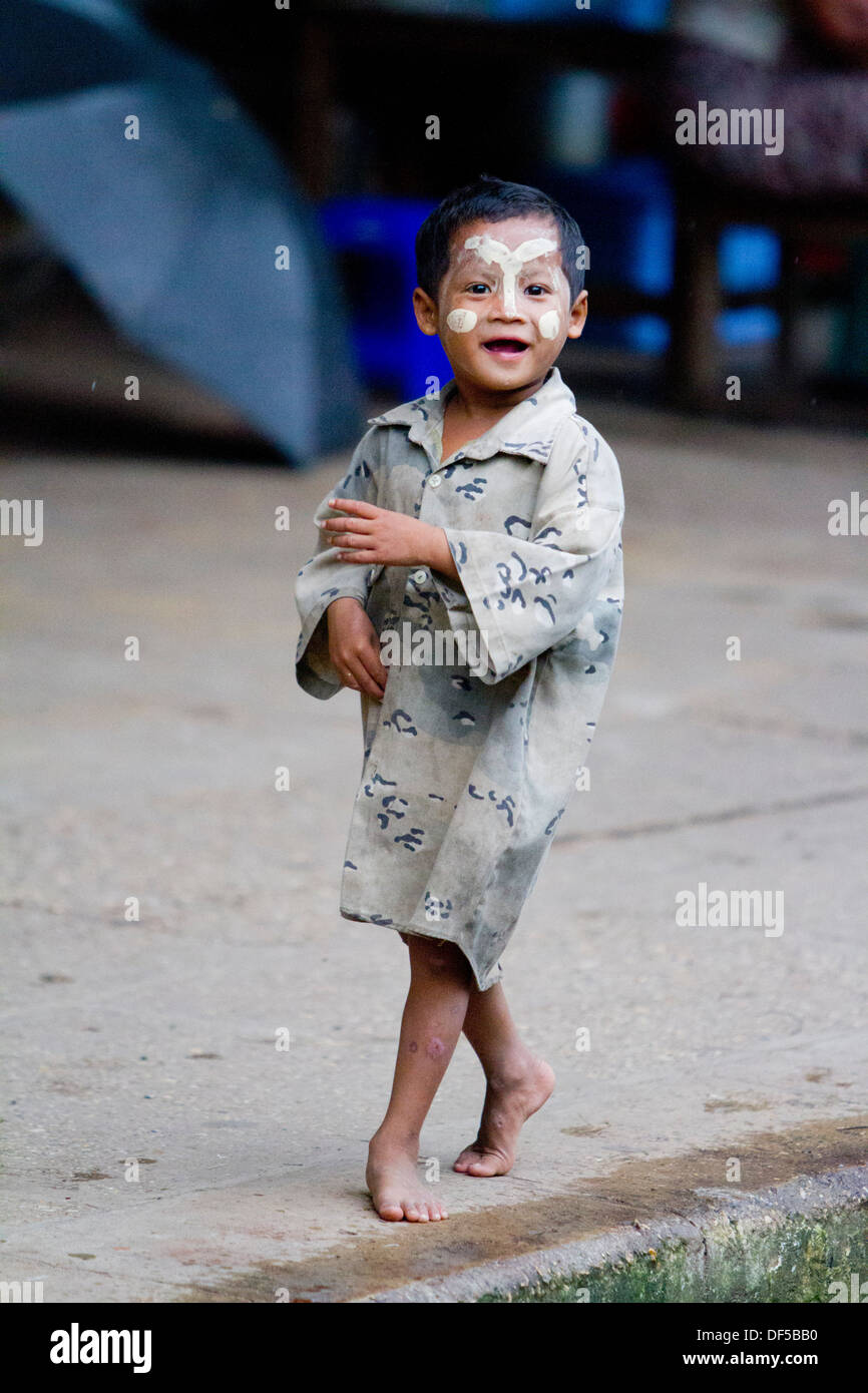 Child stands hi-res stock photography and images - Alamy