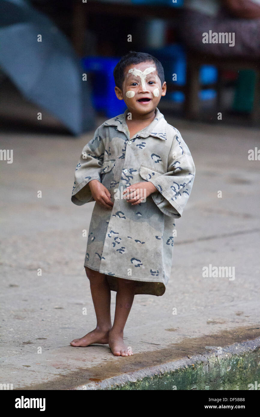 Child stands hi-res stock photography and images - Alamy