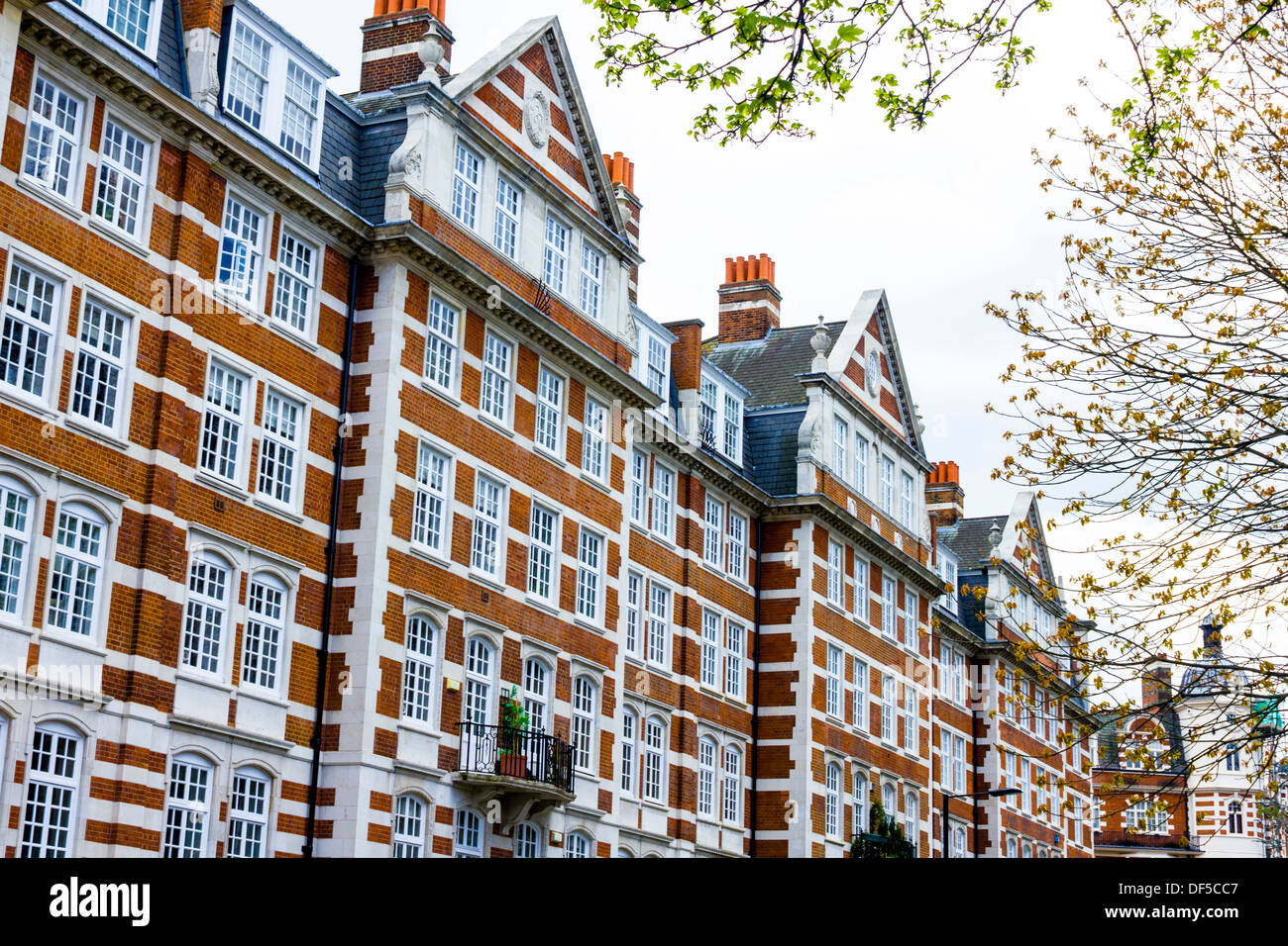 Mansion block in London, England Stock Photo - Alamy