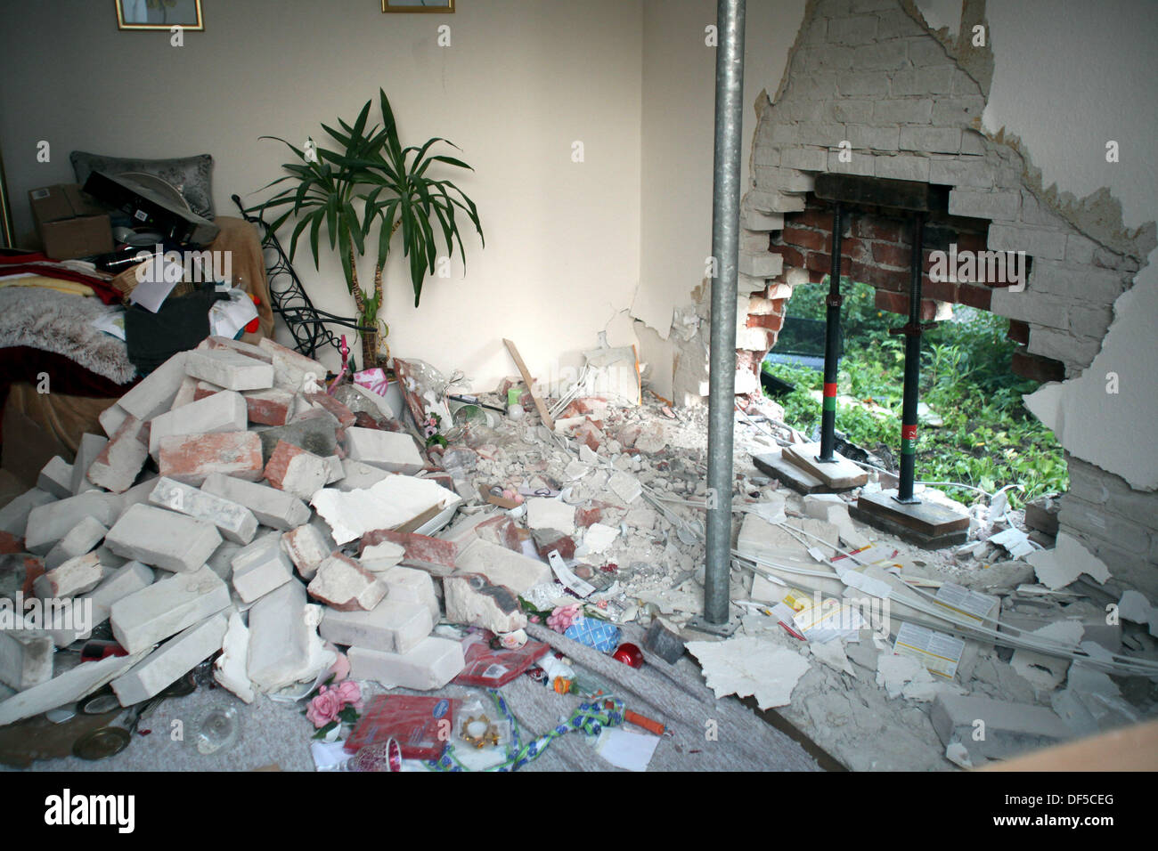 Car crashed into house hi-res stock photography and images - Alamy