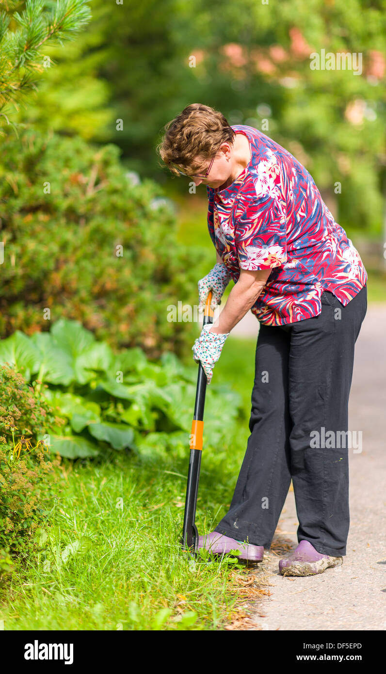 Pulling weed out hi-res stock photography and images - Alamy