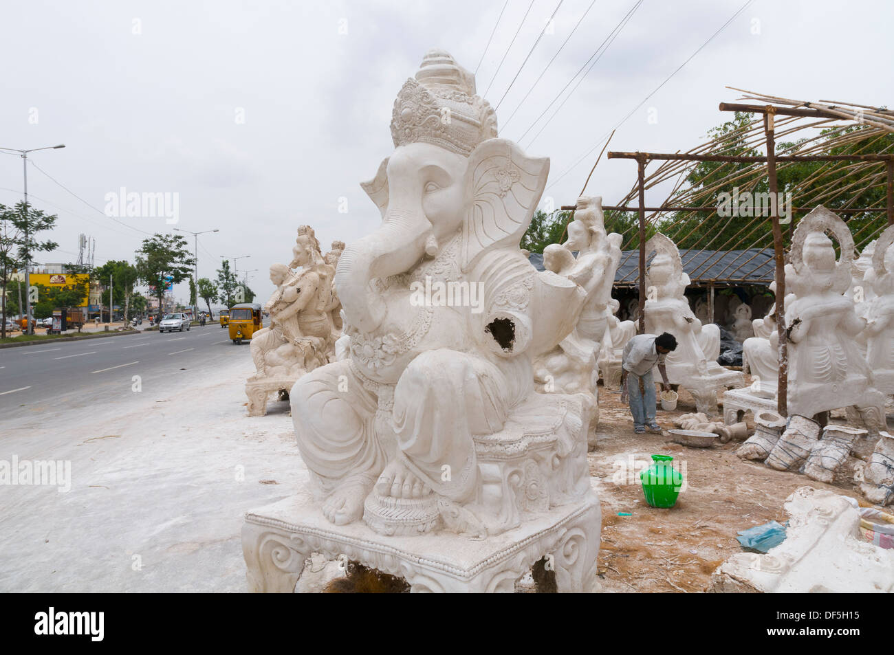 Side face of ganesha hi-res stock photography and images - Alamy