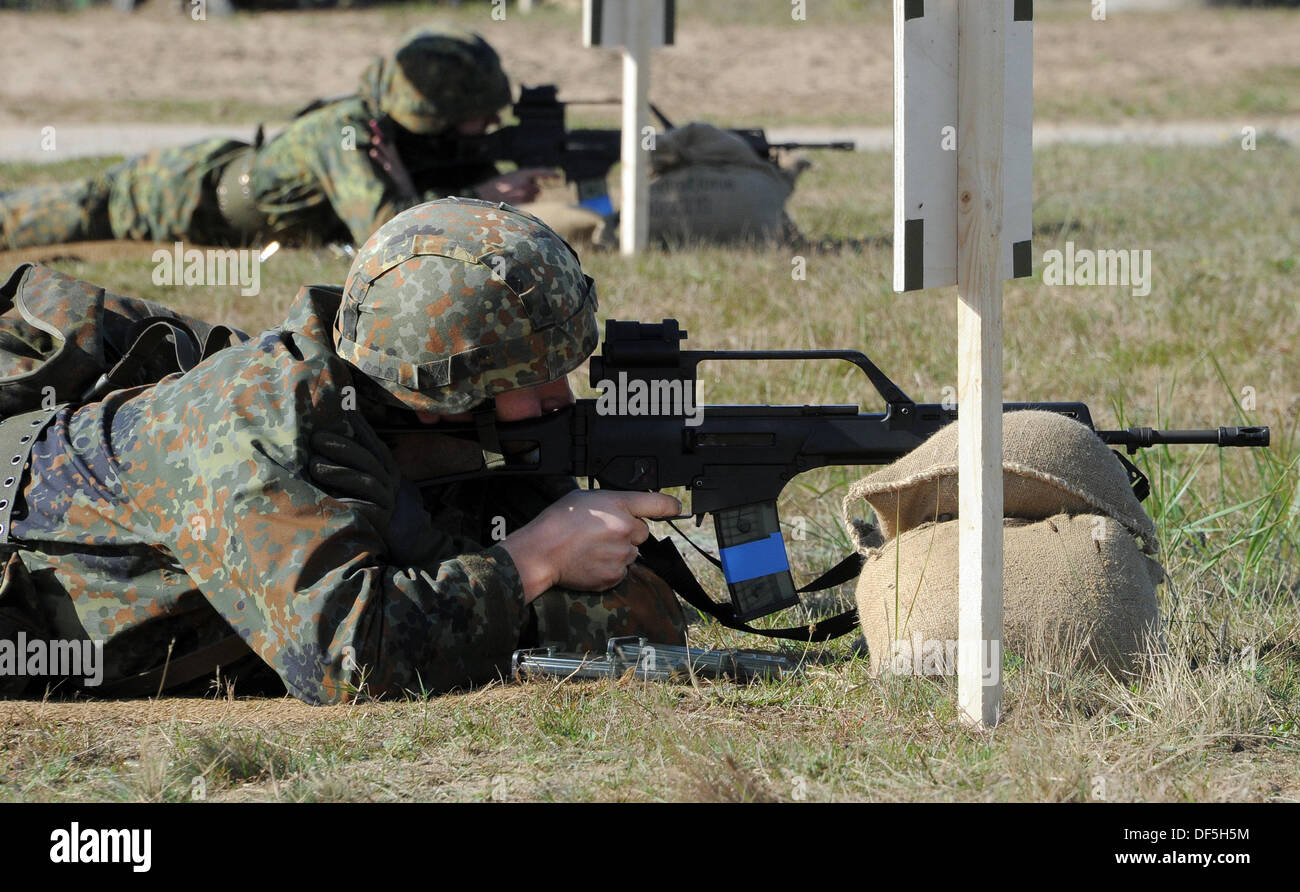 Reservists shoot with the G36 assault rifle during an exercise at ...