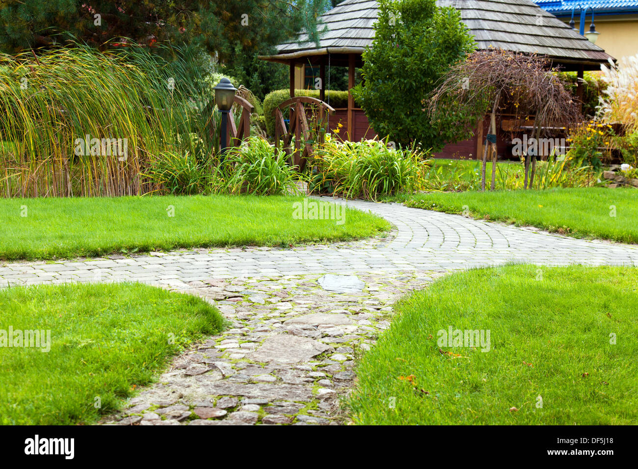Rose garden bridge hi-res stock photography and images - Alamy