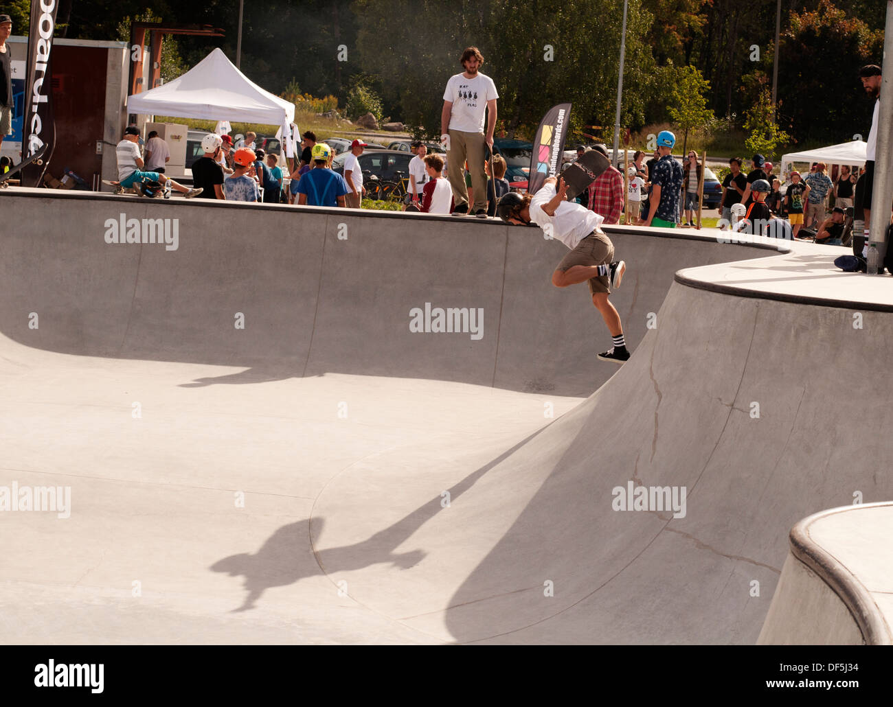 Skating falling hi-res stock photography and images - Alamy