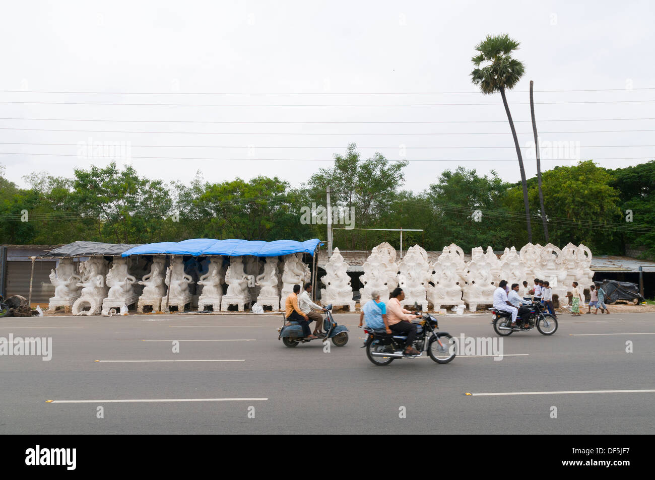 Workers in India making idols in makeshift factories on the side of the ...